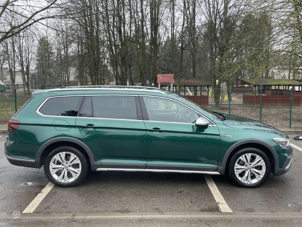 Green Volkswagen Passat Alltrack 2020 in Kaunas, with an engine capacity of 1.97 L and mileage of 113 thousand km for 21900 €, photo 3 on AUTOMOTO.COM.LV