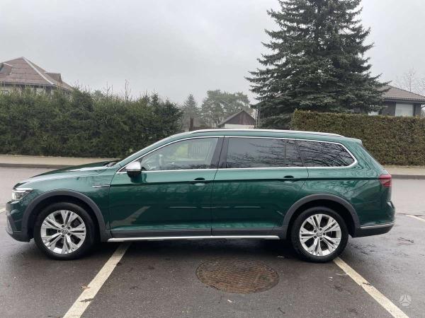 Green Volkswagen Passat Alltrack 2020 in Kaunas, with an engine capacity of 1.97 L and mileage of 113 thousand km for 21900 €, photo 4 on AUTOMOTO.COM.LV