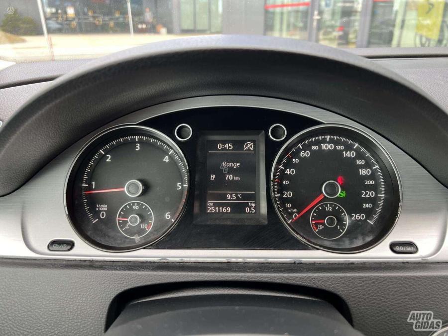 Pelēks Volkswagen Passat Alltrack 2013 Šauļi, ar dzinēja tilpumu 2.00 L un nobraukumu 251 tūkst. km par 7900 €, foto 14 vietnē AUTOMOTO.COM.LV