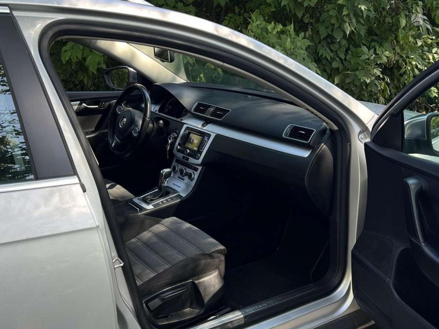 Pelēks Volkswagen Passat Alltrack 2014 Viļņa, ar dzinēja tilpumu 1.97 L un nobraukumu 220 tūkst. km par 6450 €, foto 10 vietnē AUTOMOTO.COM.LV