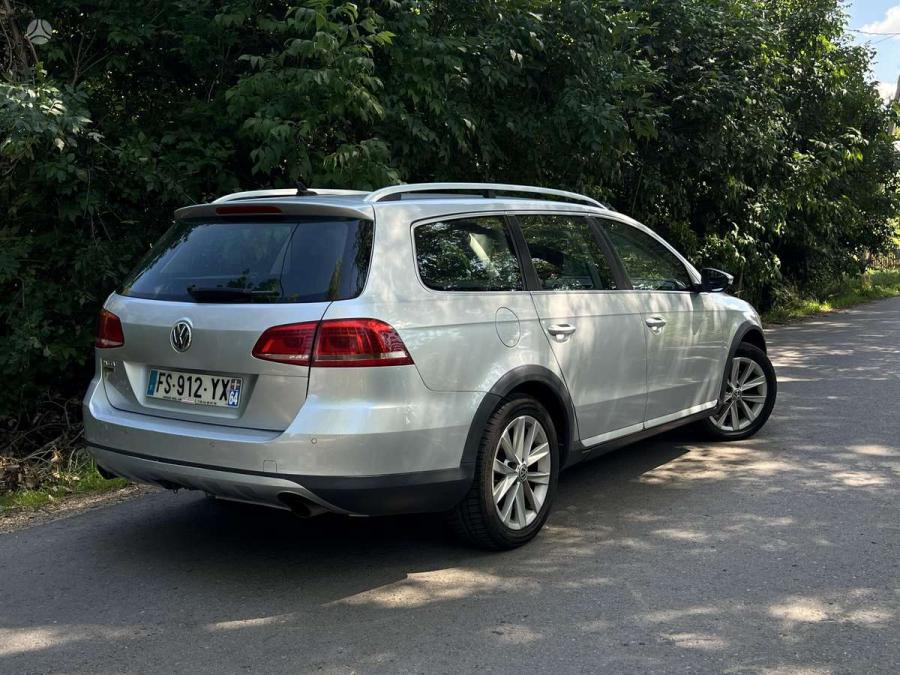 Pelēks Volkswagen Passat Alltrack 2014 Viļņa, ar dzinēja tilpumu 1.97 L un nobraukumu 220 tūkst. km par 6450 €, foto 11 vietnē AUTOMOTO.COM.LV