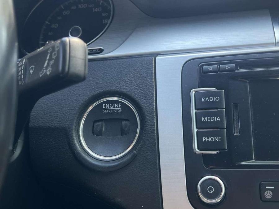 Pelēks Volkswagen Passat Alltrack 2014 Viļņa, ar dzinēja tilpumu 1.97 L un nobraukumu 220 tūkst. km par 6450 €, foto 21 vietnē AUTOMOTO.COM.LV