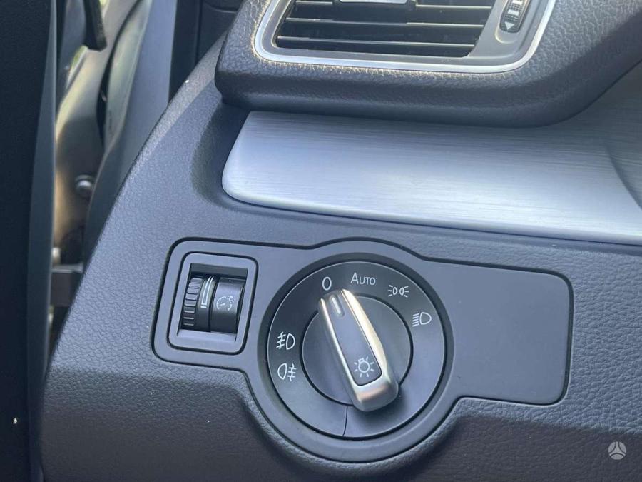 Pelēks Volkswagen Passat Alltrack 2014 Viļņa, ar dzinēja tilpumu 1.97 L un nobraukumu 220 tūkst. km par 6450 €, foto 22 vietnē AUTOMOTO.COM.LV