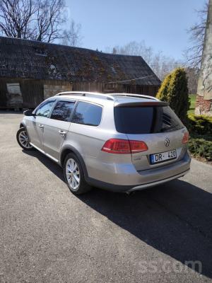 Pelēks Volkswagen Passat Alltrack 2012 Jelgava, ar dzinēja tilpumu 2.00 L un nobraukumu 325 tūkst. km par 6750 €, foto 3 vietnē AUTOMOTO.COM.LV