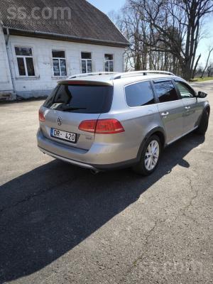 Pelēks Volkswagen Passat Alltrack 2012 Jelgava, ar dzinēja tilpumu 2.00 L un nobraukumu 325 tūkst. km par 6750 €, foto 5 vietnē AUTOMOTO.COM.LV