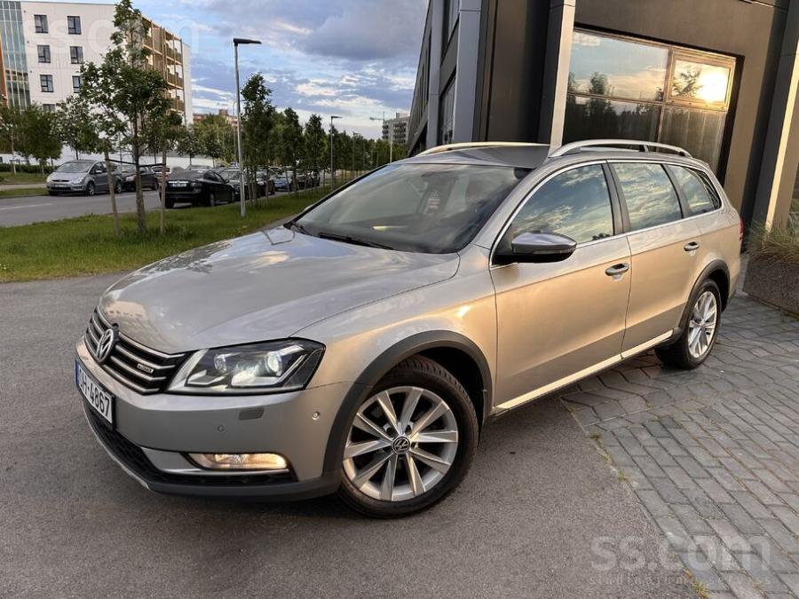 Grey Volkswagen Passat Alltrack 2012 in Valka, with an engine capacity of 2.00 L and mileage of 398 thousand km for 4250 €, photo 5 on AUTOMOTO.COM.LV