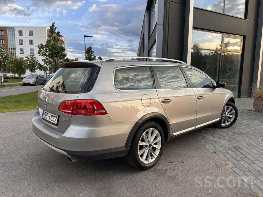 Grey Volkswagen Passat Alltrack 2012 in Valka, with an engine capacity of 2.00 L and mileage of 398 thousand km for 4250 €, photo 12 on AUTOMOTO.COM.LV