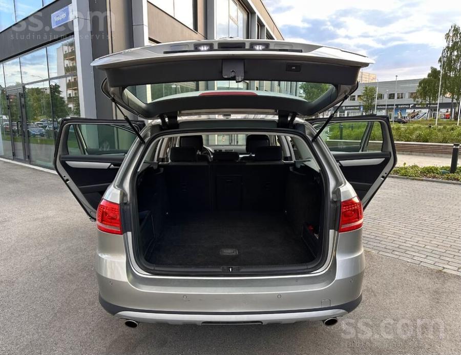 Grey Volkswagen Passat Alltrack 2012 in Valka, with an engine capacity of 2.00 L and mileage of 398 thousand km for 4250 €, photo 23 on AUTOMOTO.COM.LV