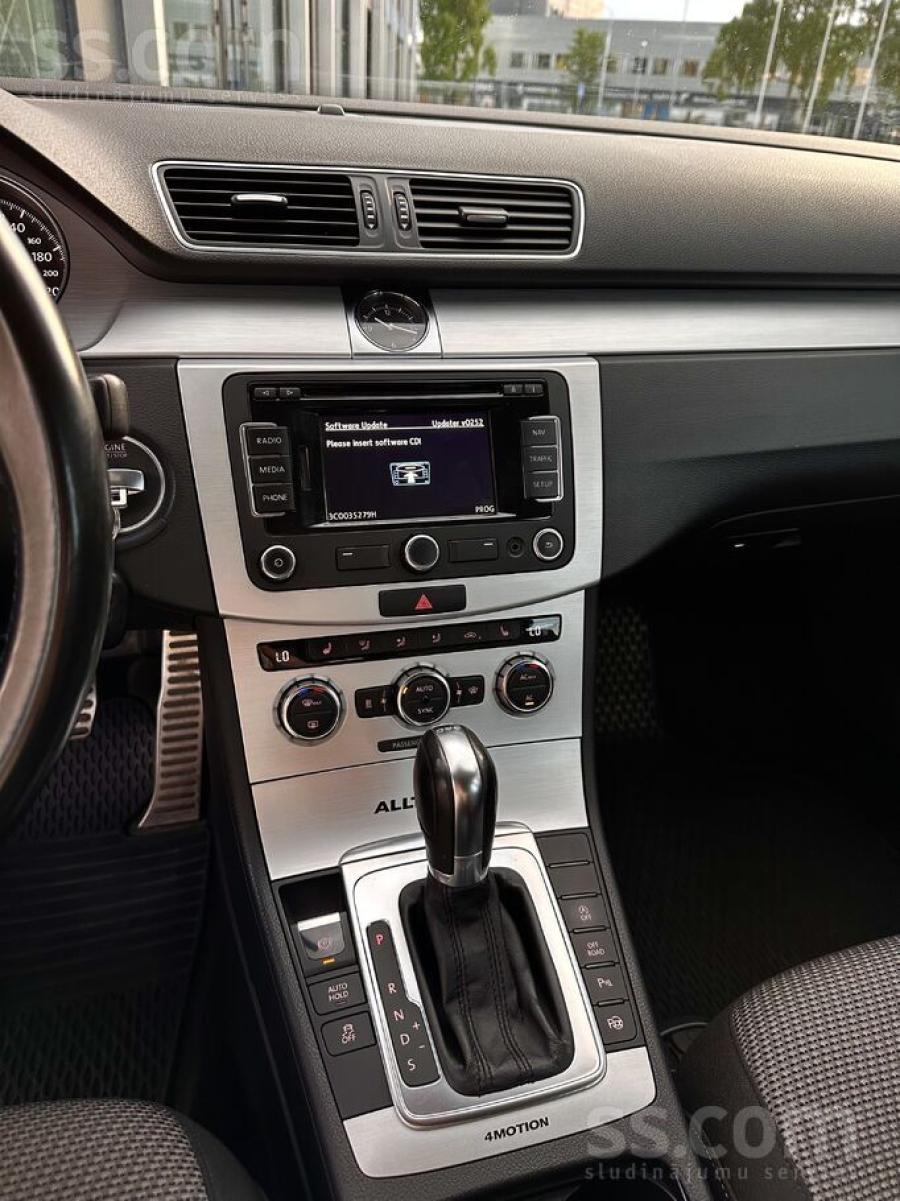 Grey Volkswagen Passat Alltrack 2012 in Valka, with an engine capacity of 2.00 L and mileage of 398 thousand km for 4250 €, photo 28 on AUTOMOTO.COM.LV