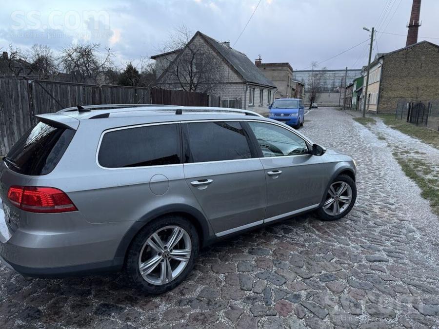 Pelēks Volkswagen Passat Alltrack 2012 Liepāja, ar dzinēja tilpumu 2.00 L un nobraukumu 223 tūkst. km par 9600 €, foto 3 vietnē AUTOMOTO.COM.LV