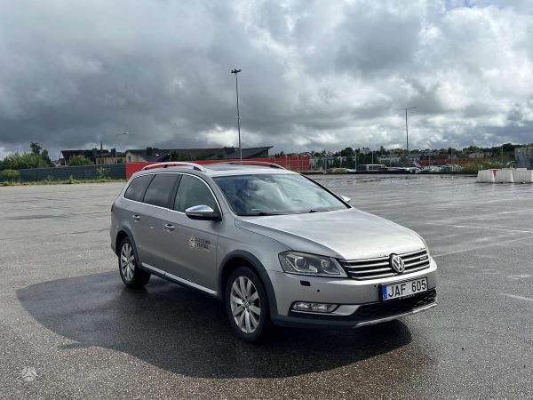 Grey Volkswagen Passat Alltrack 2012 in Vilnius, with an engine capacity of 1.97 L and mileage of 406 thousand km for 3900 €, photo 7 on AUTOMOTO.COM.LV