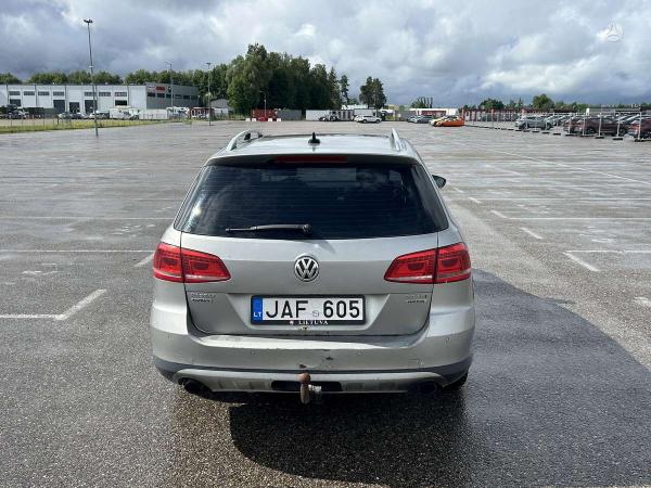Grey Volkswagen Passat Alltrack 2012 in Vilnius, with an engine capacity of 1.97 L and mileage of 406 thousand km for 3900 €, photo 8 on AUTOMOTO.COM.LV