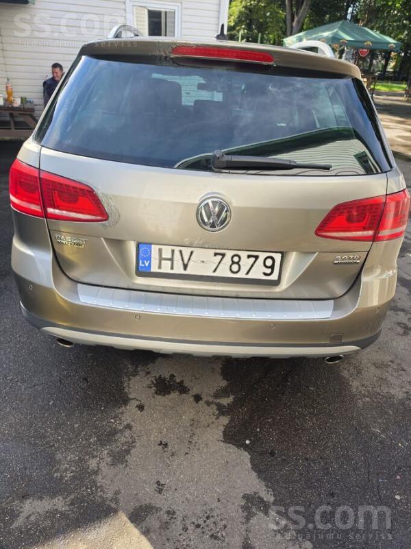 Pelēks Volkswagen Passat Alltrack 2012 Rīga, ar dzinēja tilpumu 2.00 L un nobraukumu 581 tūkst. km par 3650 €, foto 4 vietnē AUTOMOTO.COM.LV