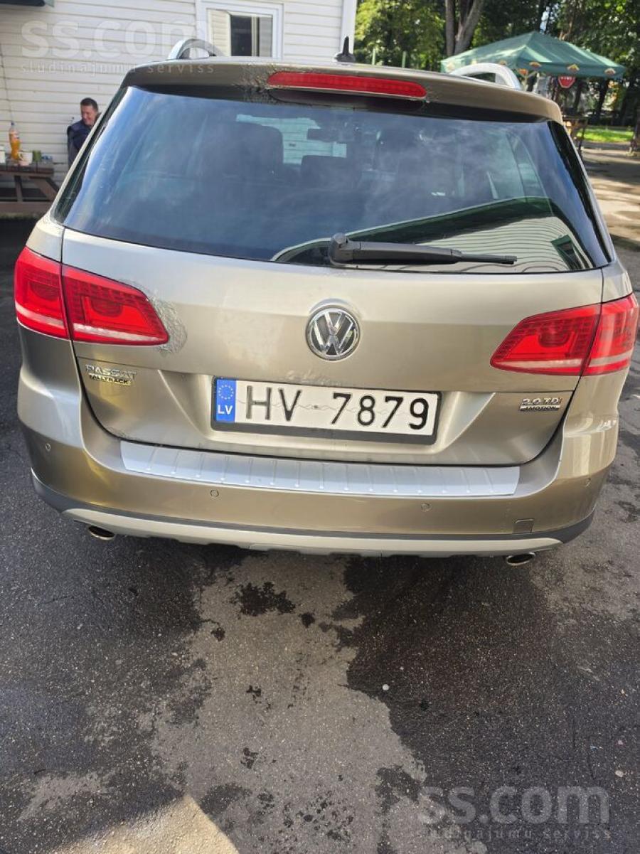 Pelēks Volkswagen Passat Alltrack 2012 Rīga, ar dzinēja tilpumu 2.00 L un nobraukumu 581 tūkst. km par 3650 €, foto 5 vietnē AUTOMOTO.COM.LV