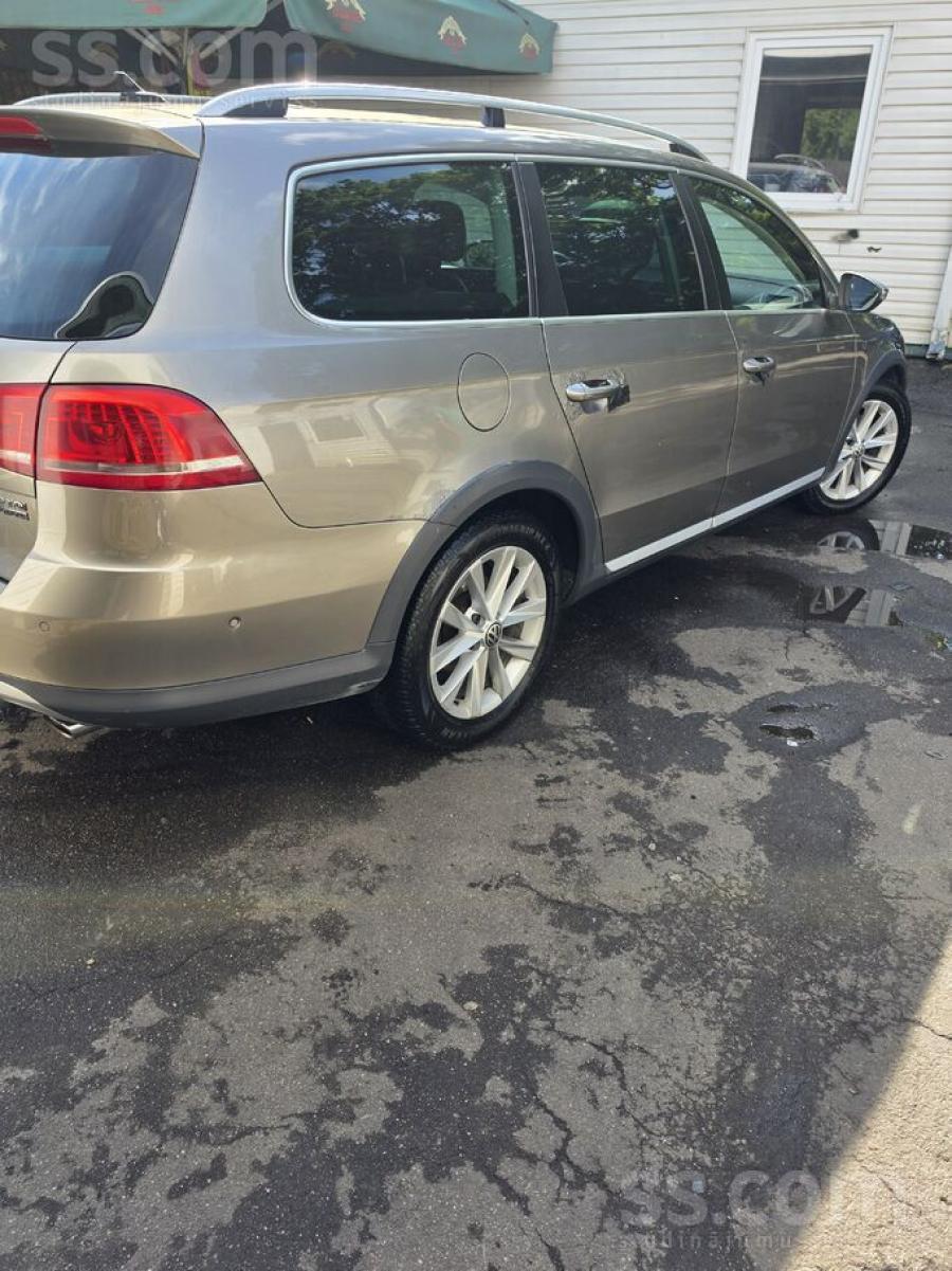 Pelēks Volkswagen Passat Alltrack 2012 Rīga, ar dzinēja tilpumu 2.00 L un nobraukumu 581 tūkst. km par 3650 €, foto 6 vietnē AUTOMOTO.COM.LV