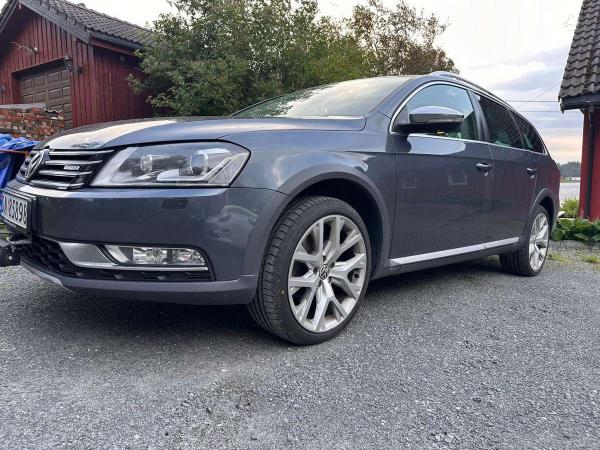Grey Volkswagen Passat Alltrack 2012 in Panevezys, with an engine capacity of 2.00 L and mileage of 225 thousand km for 8800 €, photo 2 on AUTOMOTO.COM.LV