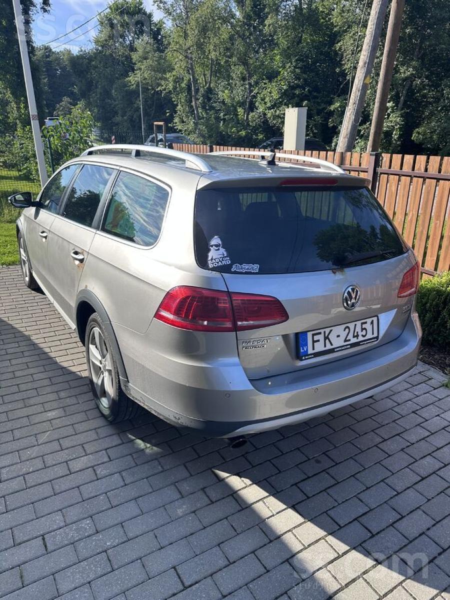 Pelēks Volkswagen Passat Alltrack 2012 Rīga, ar dzinēja tilpumu 2.00 L un nobraukumu 338 tūkst. km par 4200 €, foto 3 vietnē AUTOMOTO.COM.LV