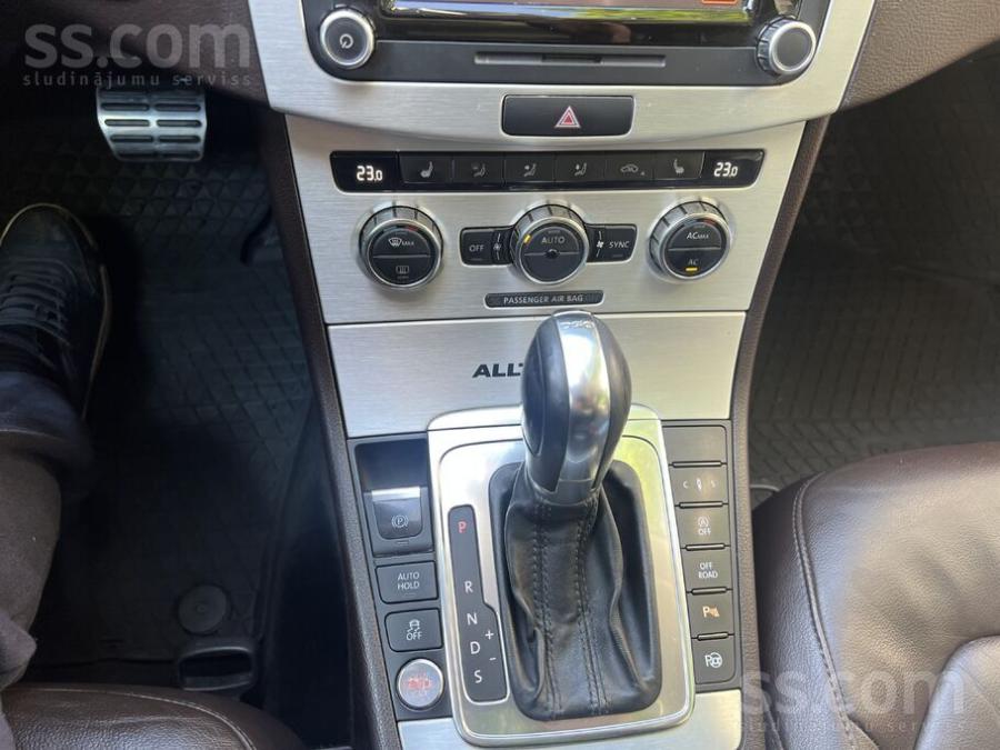 Pelēks Volkswagen Passat Alltrack 2012 Rīga, ar dzinēja tilpumu 2.00 L un nobraukumu 0 tūkst. km par 3950 €, foto 18 vietnē AUTOMOTO.COM.LV