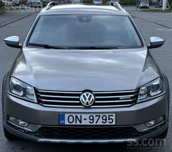 Grey Volkswagen Passat Alltrack 2013 in Riga, with an engine capacity of 2.00 L and mileage of 192 thousand km for 8250 €, photo 2 on AUTOMOTO.COM.LV