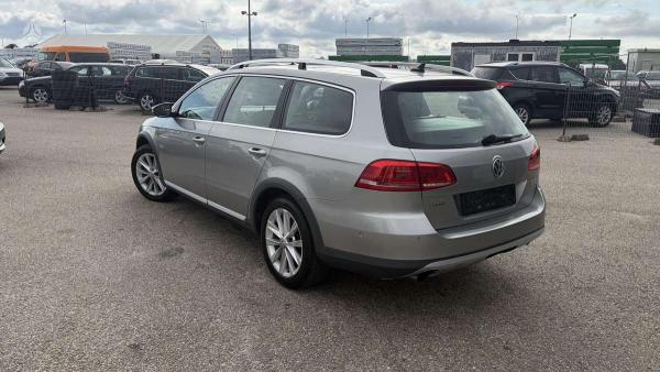 Grey Volkswagen Passat Alltrack 2013 in Marijampole, with an engine capacity of 2.00 L and mileage of 252 thousand km for 7850 €, photo 4 on AUTOMOTO.COM.LV