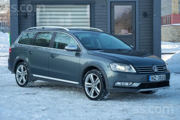 Grey Volkswagen Passat Alltrack 2014 in Liepaja, with an engine capacity of 2.00 L and mileage of 287 thousand km for 8600 €, photo 1 on AUTOMOTO.COM.LV
