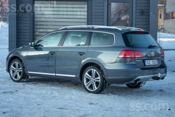 Grey Volkswagen Passat Alltrack 2014 in Liepaja, with an engine capacity of 2.00 L and mileage of 287 thousand km for 8600 €, photo 4 on AUTOMOTO.COM.LV