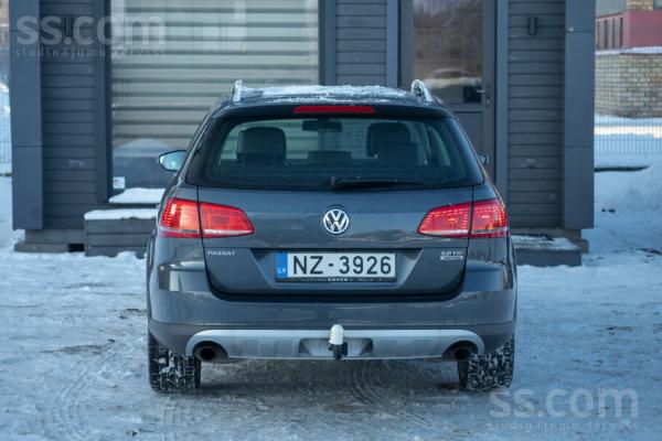 Grey Volkswagen Passat Alltrack 2014 in Liepaja, with an engine capacity of 2.00 L and mileage of 287 thousand km for 8600 €, photo 5 on AUTOMOTO.COM.LV