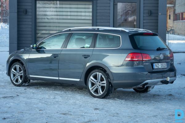 Pelēks Volkswagen Passat Alltrack 2014 Liepāja, ar dzinēja tilpumu 2.00 L un nobraukumu 287 tūkst. km par 8600 €, foto 2 vietnē AUTOMOTO.COM.LV