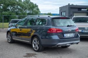 Pelēks Volkswagen Passat Alltrack 2014 Rīga, ar dzinēja tilpumu 2.00 L un nobraukumu 287 tūkst. km par 9200 €, foto 6 vietnē AUTOMOTO.COM.LV