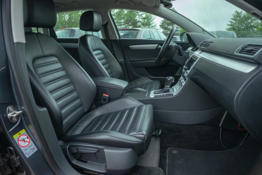 Pelēks Volkswagen Passat Alltrack 2014 Rīga, ar dzinēja tilpumu 2.00 L un nobraukumu 287 tūkst. km par 9200 €, foto 13 vietnē AUTOMOTO.COM.LV
