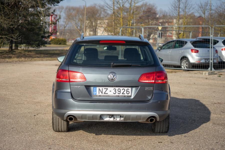 Pelēks Volkswagen Passat Alltrack 2014 Rīga, ar dzinēja tilpumu 2.00 L un nobraukumu 287 tūkst. km par 9200 €, foto 16 vietnē AUTOMOTO.COM.LV