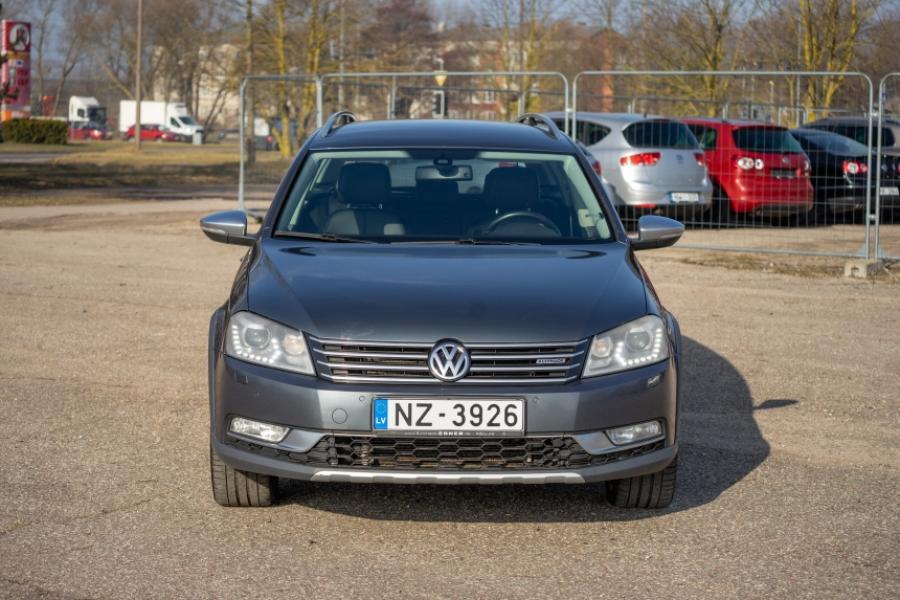 Pelēks Volkswagen Passat Alltrack 2014 Rīga, ar dzinēja tilpumu 2.00 L un nobraukumu 287 tūkst. km par 9200 €, foto 28 vietnē AUTOMOTO.COM.LV