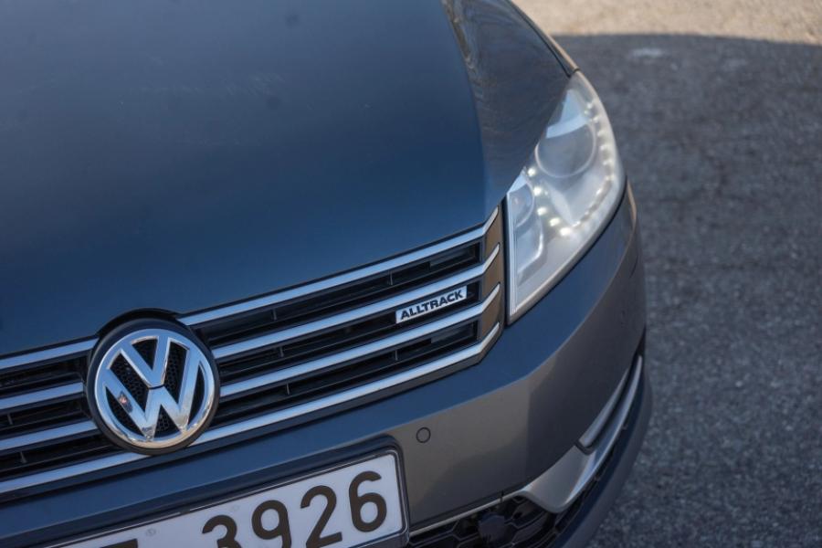 Pelēks Volkswagen Passat Alltrack 2014 Rīga, ar dzinēja tilpumu 2.00 L un nobraukumu 287 tūkst. km par 9200 €, foto 32 vietnē AUTOMOTO.COM.LV