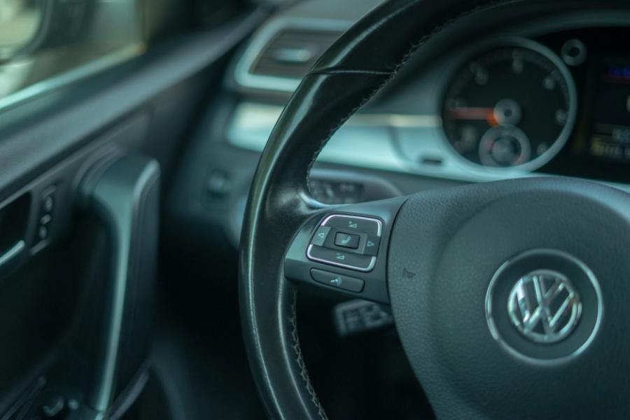 Pelēks Volkswagen Passat Alltrack 2014 Rīga, ar dzinēja tilpumu 2.00 L un nobraukumu 287 tūkst. km par 9200 €, foto 37 vietnē AUTOMOTO.COM.LV