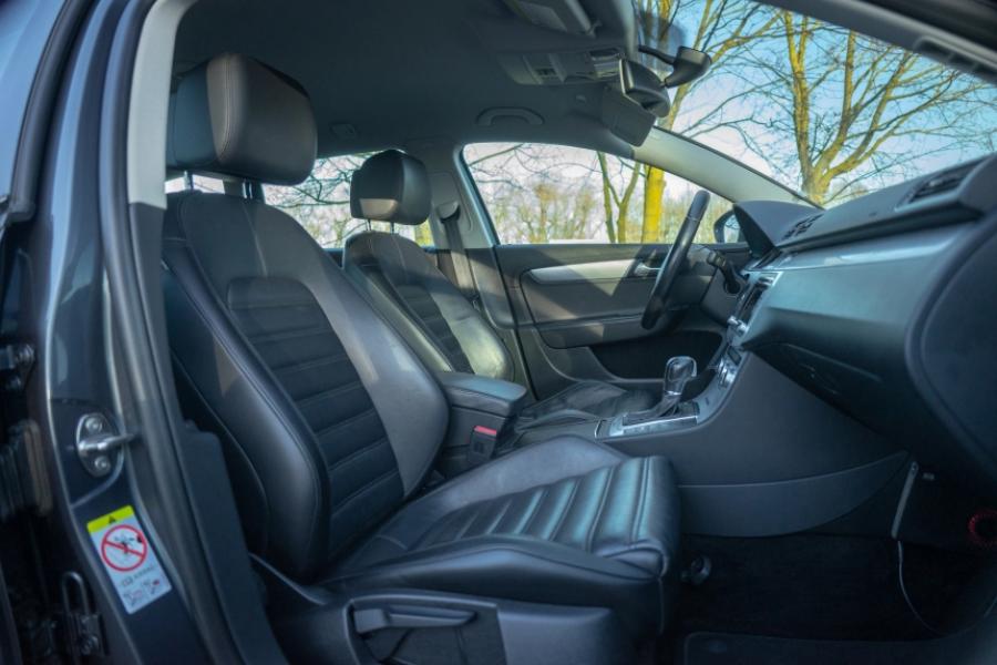Pelēks Volkswagen Passat Alltrack 2014 Rīga, ar dzinēja tilpumu 2.00 L un nobraukumu 287 tūkst. km par 9200 €, foto 43 vietnē AUTOMOTO.COM.LV