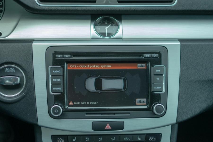 Pelēks Volkswagen Passat Alltrack 2014 Rīga, ar dzinēja tilpumu 2.00 L un nobraukumu 287 tūkst. km par 9200 €, foto 45 vietnē AUTOMOTO.COM.LV