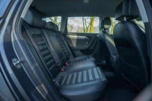 Pelēks Volkswagen Passat Alltrack 2014 Rīga, ar dzinēja tilpumu 2.00 L un nobraukumu 287 tūkst. km par 9200 €, foto 47 vietnē AUTOMOTO.COM.LV