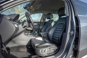 Pelēks Volkswagen Passat Alltrack 2014 Rīga, ar dzinēja tilpumu 2.00 L un nobraukumu 287 tūkst. km par 9200 €, foto 48 vietnē AUTOMOTO.COM.LV