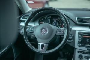 Pelēks Volkswagen Passat Alltrack 2014 Rīga, ar dzinēja tilpumu 2.00 L un nobraukumu 287 tūkst. km par 9200 €, foto 50 vietnē AUTOMOTO.COM.LV