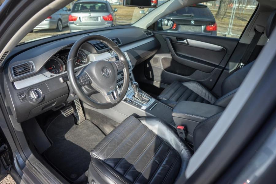 Pelēks Volkswagen Passat Alltrack 2014 Rīga, ar dzinēja tilpumu 2.00 L un nobraukumu 287 tūkst. km par 9200 €, foto 52 vietnē AUTOMOTO.COM.LV