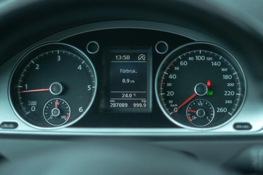 Pelēks Volkswagen Passat Alltrack 2014 Rīga, ar dzinēja tilpumu 2.00 L un nobraukumu 287 tūkst. km par 9200 €, foto 54 vietnē AUTOMOTO.COM.LV