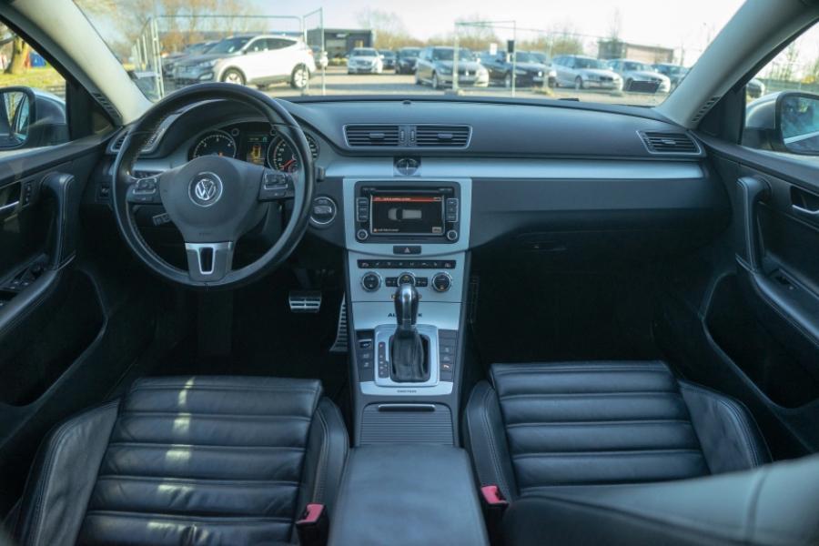Pelēks Volkswagen Passat Alltrack 2014 Rīga, ar dzinēja tilpumu 2.00 L un nobraukumu 287 tūkst. km par 9200 €, foto 55 vietnē AUTOMOTO.COM.LV