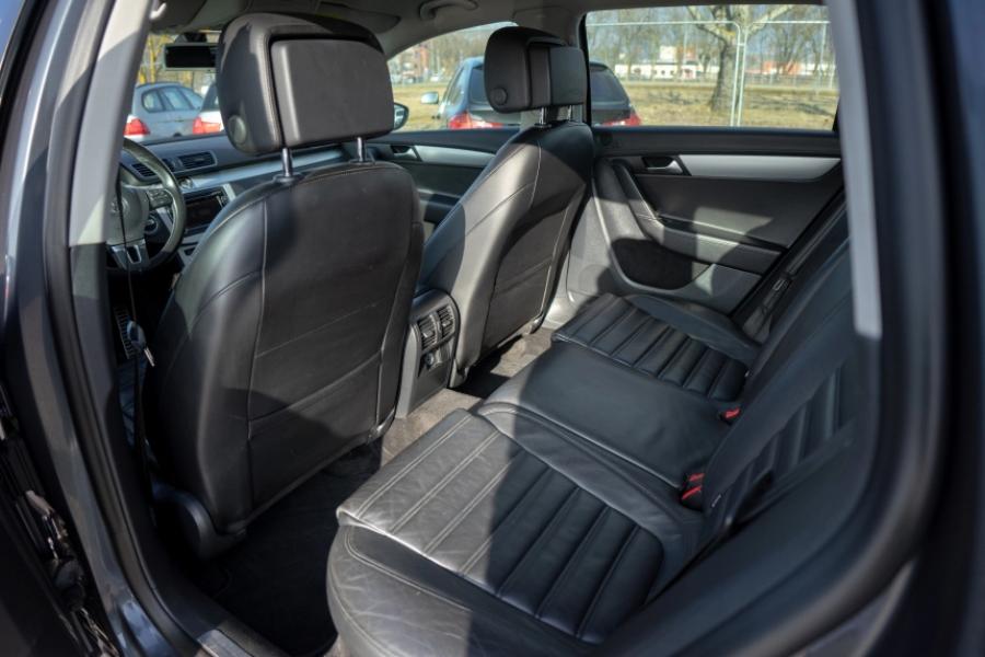 Pelēks Volkswagen Passat Alltrack 2014 Rīga, ar dzinēja tilpumu 2.00 L un nobraukumu 287 tūkst. km par 9200 €, foto 56 vietnē AUTOMOTO.COM.LV