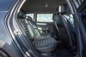 Pelēks Volkswagen Passat Alltrack 2014 Rīga, ar dzinēja tilpumu 2.00 L un nobraukumu 287 tūkst. km par 9200 €, foto 63 vietnē AUTOMOTO.COM.LV