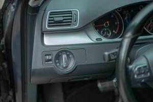 Pelēks Volkswagen Passat Alltrack 2014 Rīga, ar dzinēja tilpumu 2.00 L un nobraukumu 287 tūkst. km par 9200 €, foto 64 vietnē AUTOMOTO.COM.LV