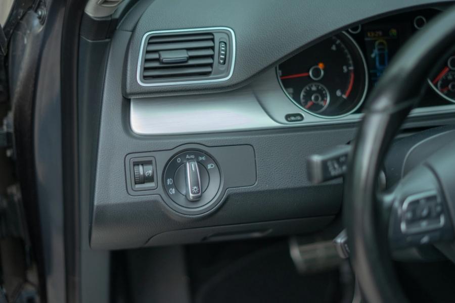 Pelēks Volkswagen Passat Alltrack 2014 Rīga, ar dzinēja tilpumu 2.00 L un nobraukumu 287 tūkst. km par 9200 €, foto 64 vietnē AUTOMOTO.COM.LV