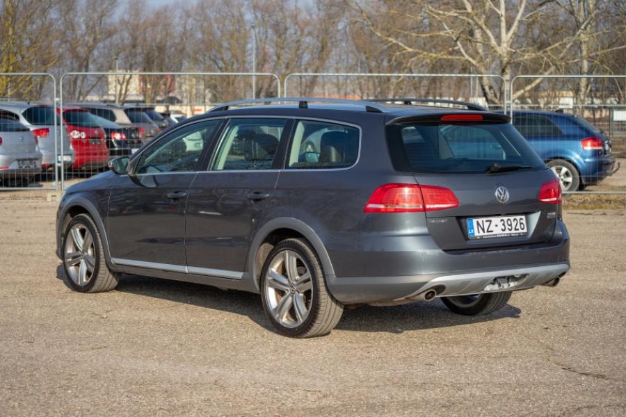 Pelēks Volkswagen Passat Alltrack 2014 Rīga, ar dzinēja tilpumu 2.00 L un nobraukumu 287 tūkst. km par 9200 €, foto 70 vietnē AUTOMOTO.COM.LV