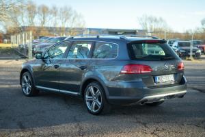 Pelēks Volkswagen Passat Alltrack 2014 Rīga, ar dzinēja tilpumu 2.00 L un nobraukumu 287 tūkst. km par 9200 €, foto 72 vietnē AUTOMOTO.COM.LV