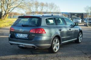 Pelēks Volkswagen Passat Alltrack 2014 Rīga, ar dzinēja tilpumu 2.00 L un nobraukumu 287 tūkst. km par 9200 €, foto 75 vietnē AUTOMOTO.COM.LV