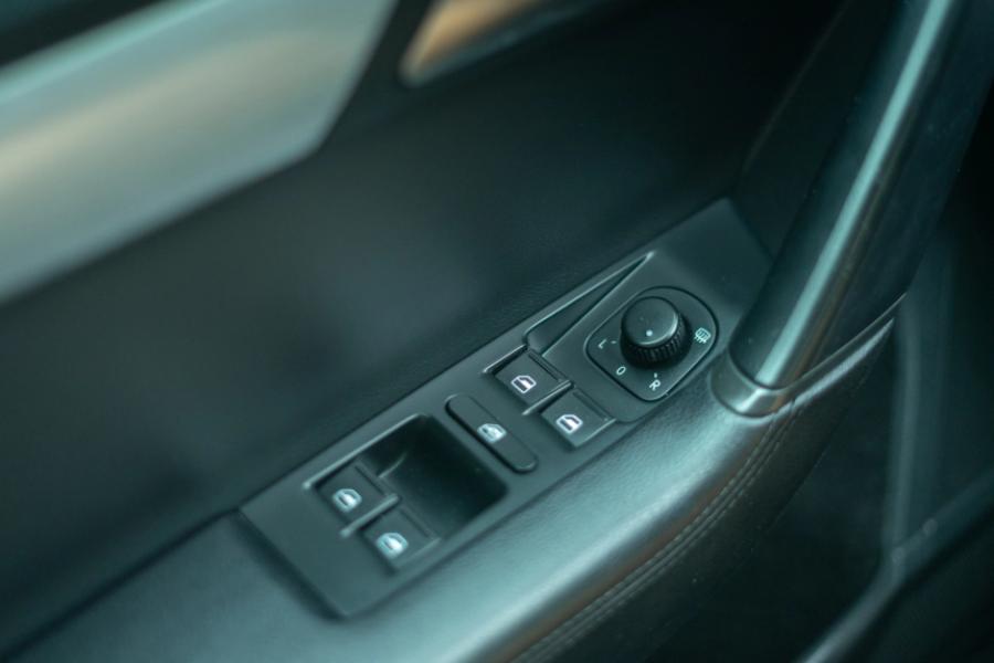 Pelēks Volkswagen Passat Alltrack 2014 Rīga, ar dzinēja tilpumu 2.00 L un nobraukumu 287 tūkst. km par 9200 €, foto 77 vietnē AUTOMOTO.COM.LV